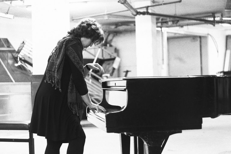 How to Play Piano For The First Time – Sound Check Lab.