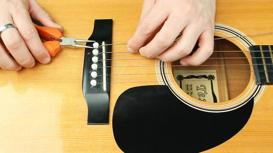 How to String a Guitar: Step by Step – Sound Check Lab.
